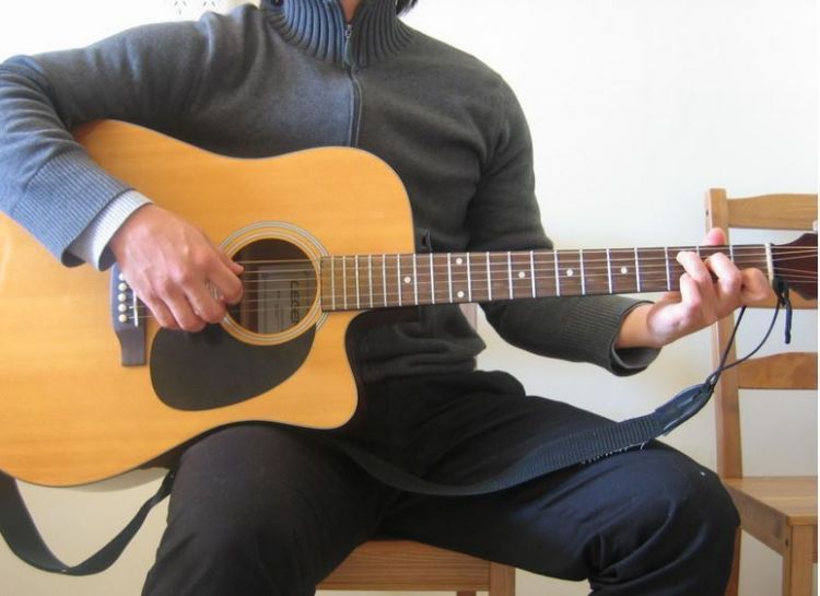 9 Tips Cepat Belajar Gitar untuk Pemula, Tanpa Kursus!