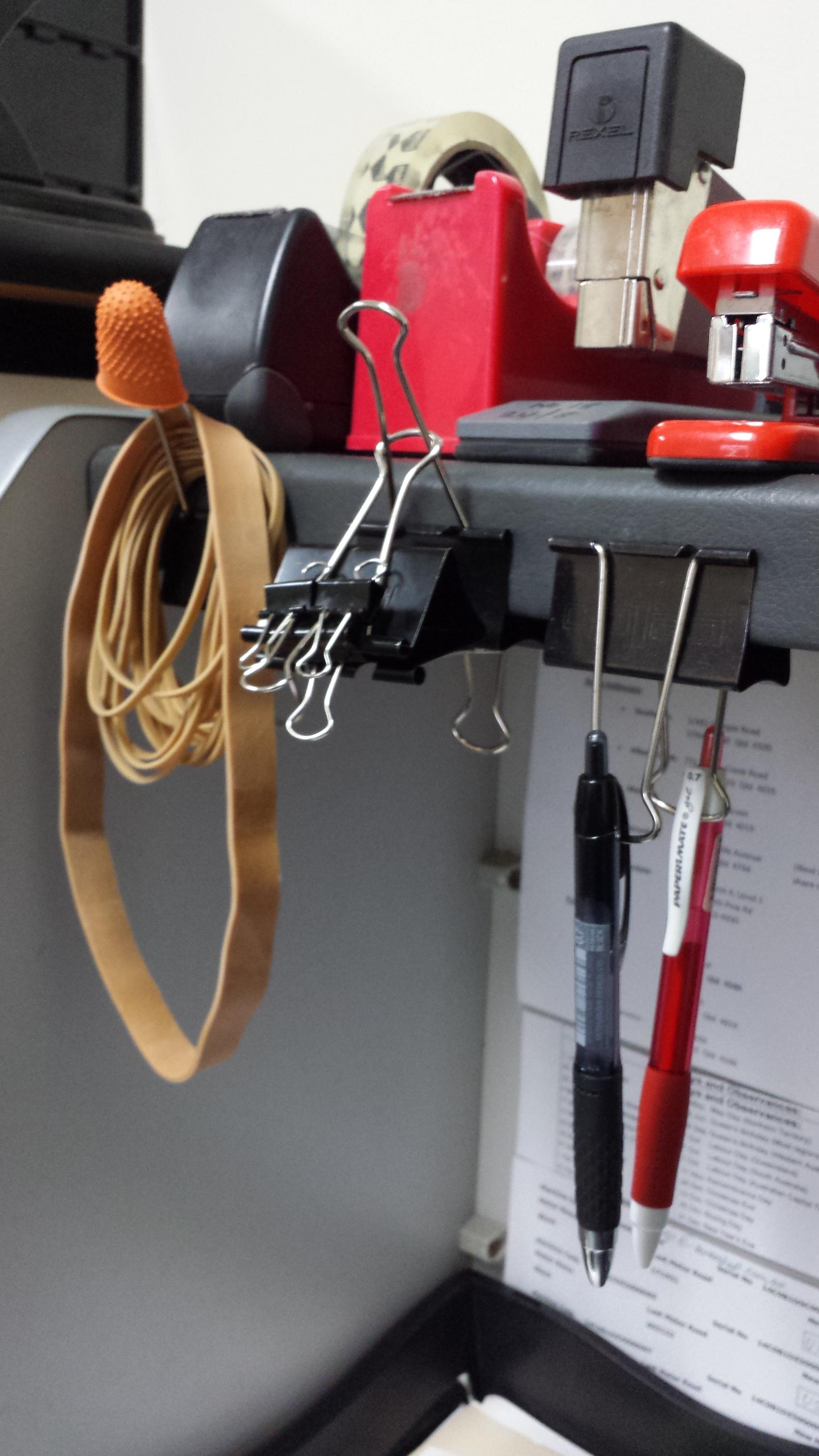 15 Fungsi Bermanfaat Dari Binder Clip yang Nggak Cuma Buat Jepit Kertas Aja