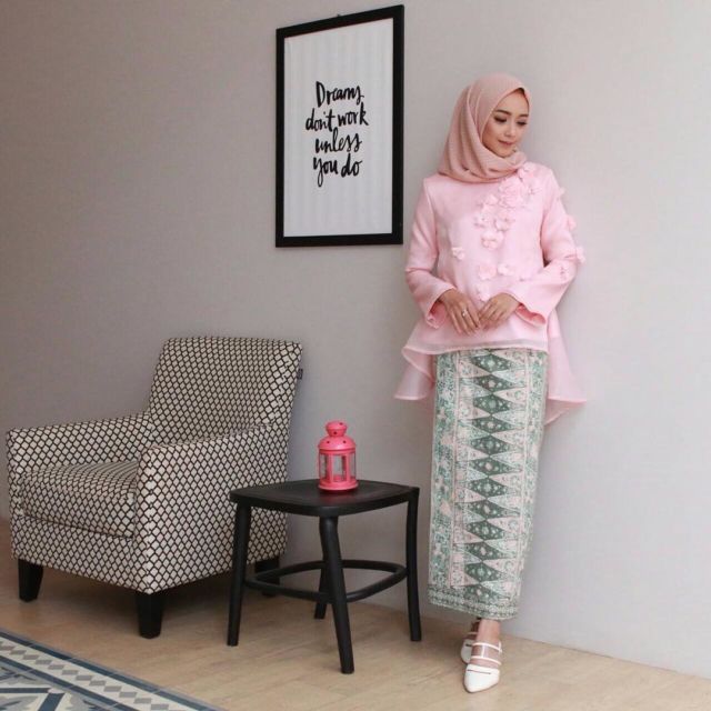 8 Inspirasi Busana Pastel dari Lamaran Laudya Cynthia Bella. Untuk ...