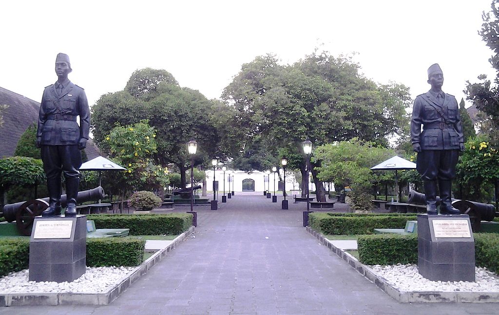 Benteng Vredeburg: Wisata Sejarah dan Kisah Misterinya