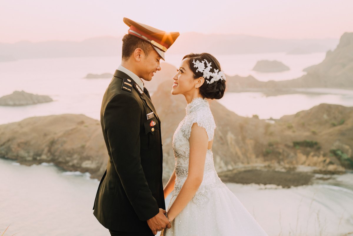 Kumpulan Foto Prewedding dengan Pria Berseragam. Gagah di Barisan ...