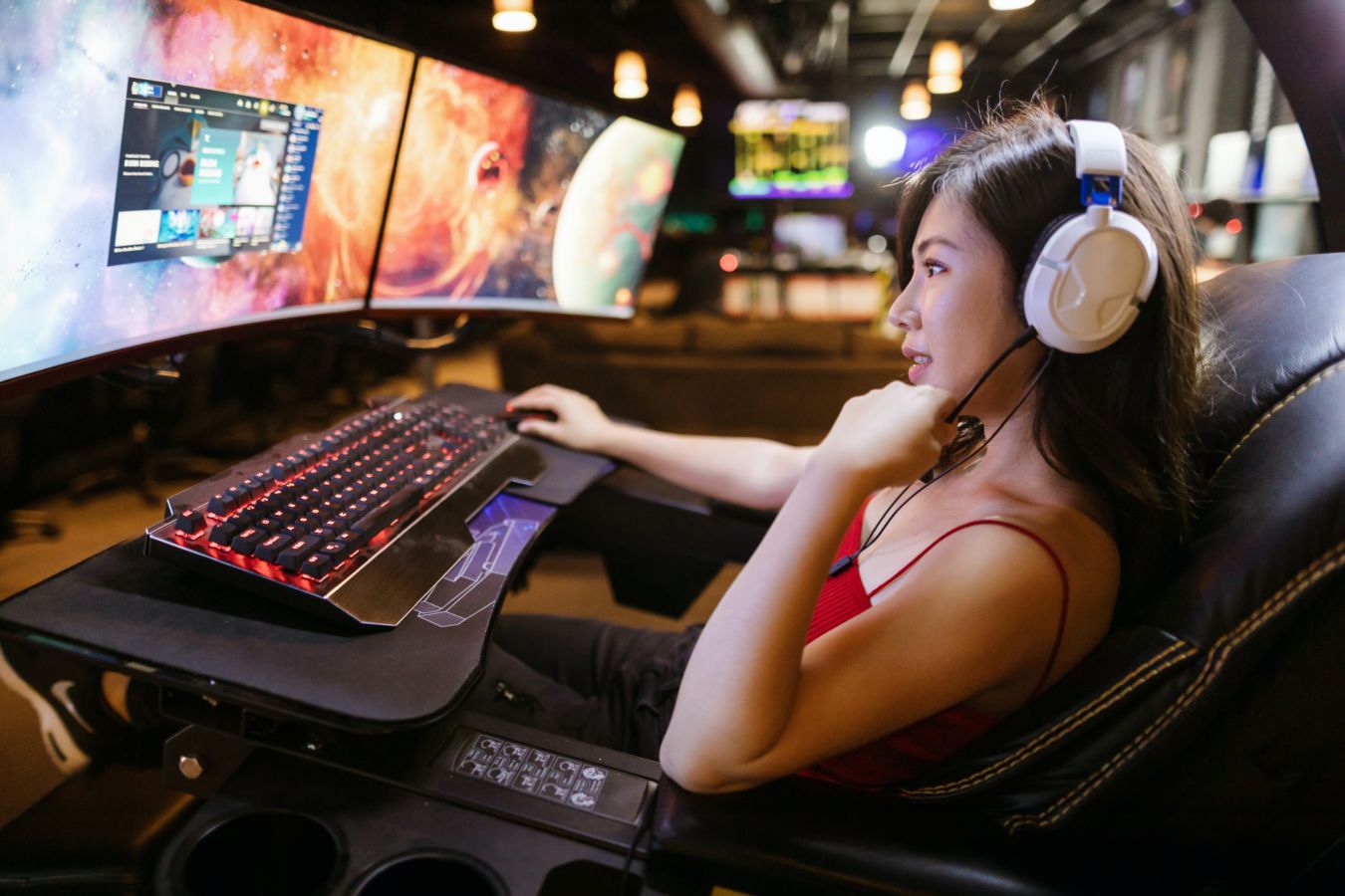 5 Profesi Kekinian Ini Bisa jadi Masa Depan Para Gamer. Penghasilannya ...