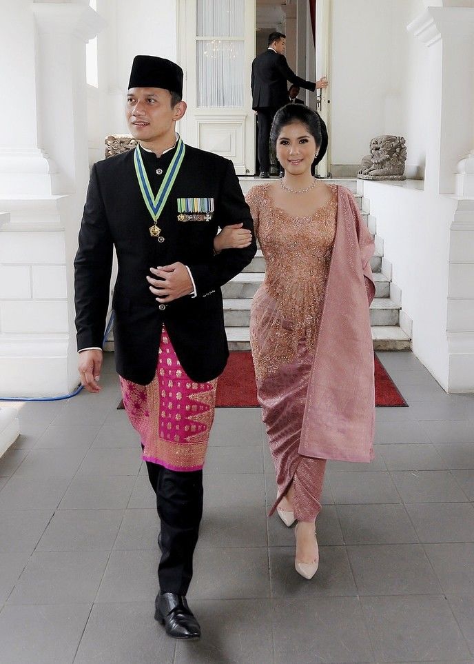 14+ Ide Selendang Sampiran di Bahu buat Padanan Kebaya. Anggun dan ...