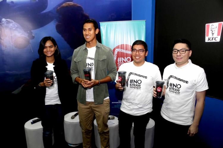 Ada Instalasi Dari Sampah Kemasan di KFC Paramount Serpong. Bentuk KFC ...