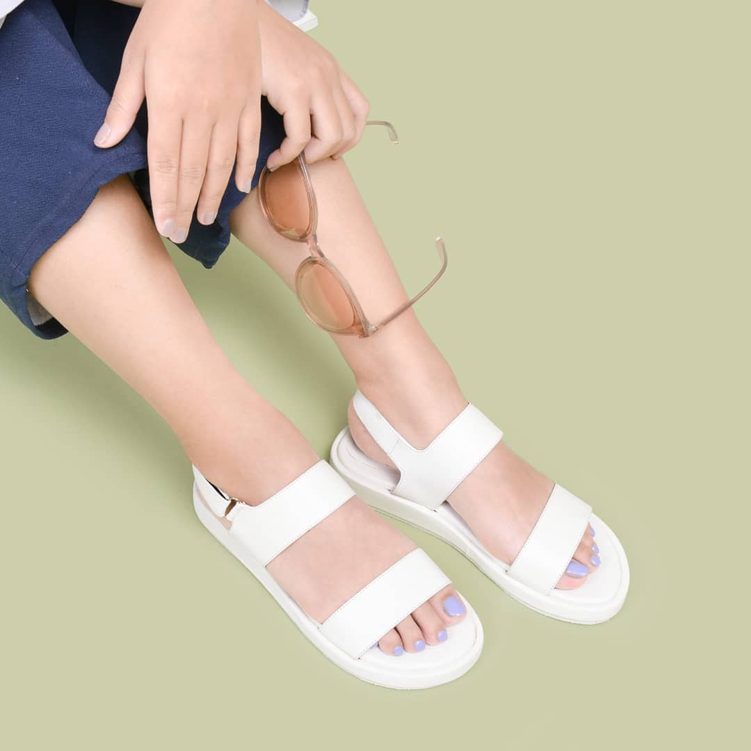 8 Rekomendasi Merek Sandal Lokal Harga Terjangkau Tapi Berkualitas ...