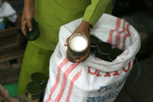 Mengenal Dadih, Yoghurt Tradisional dari Fermentasi Susu Kerbau. Enak ...