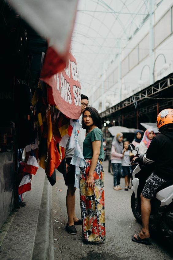 Estetik nan Unik, Ini 10 Ide Foto Pre-wedding di Pasar yang Layak Kamu ...