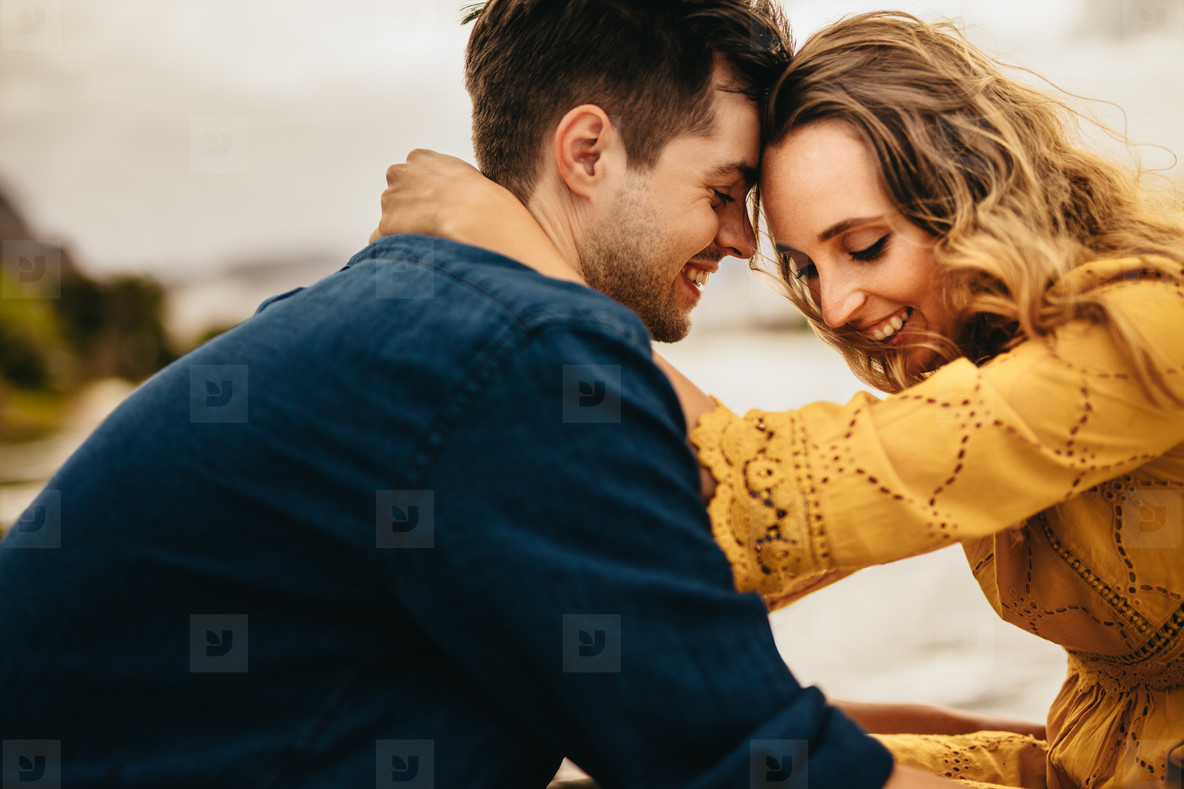 7 Perbedaan Gaya Pacaran Saat Kuliah dan Kerja. Apa Kalian Begini Juga?