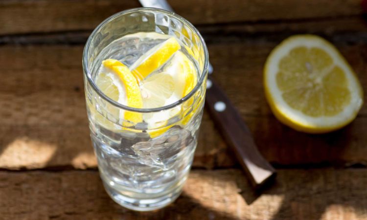 5 Mitos Seputar Air Lemon yang Belum Banyak Diketahui. Tak Semua ...