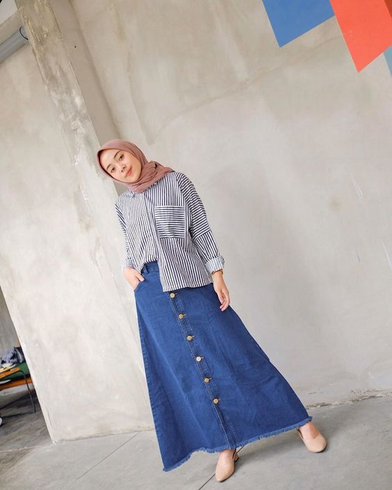 Trik Buat Tampil 10 Tahun Lebih Muda; Ikuti Perpaduan Warna Biru Ala 10 ...