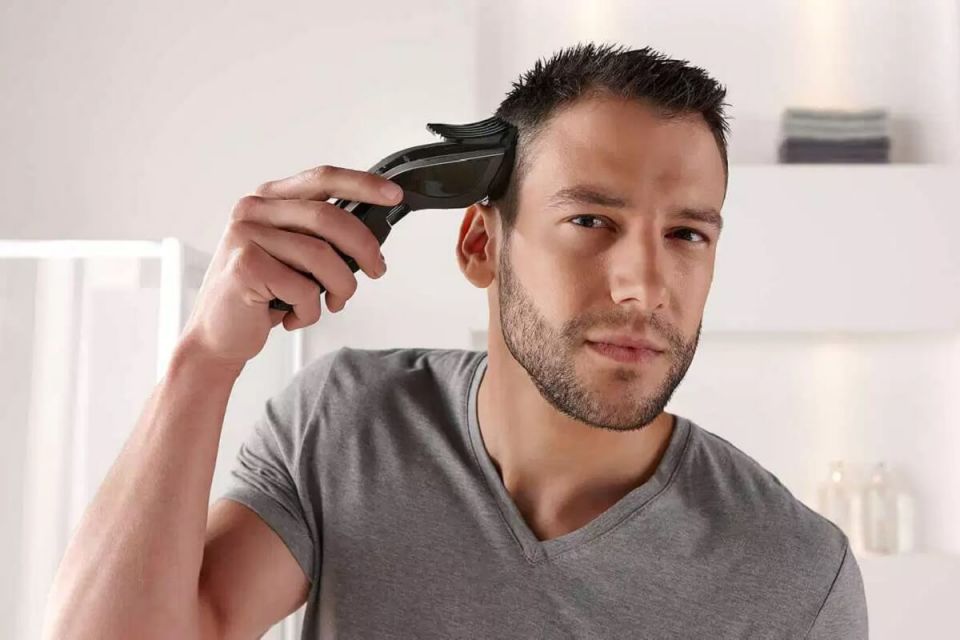 5 Langkah Sederhana Mencukur Rambut Sendiri di Rumah. Nunggu ke ...