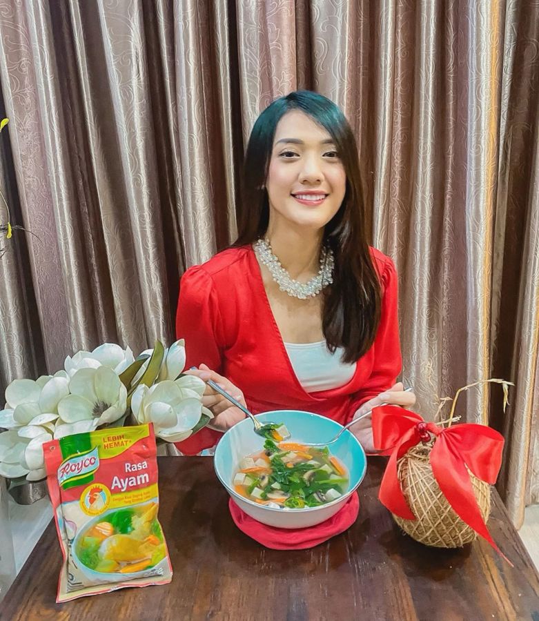 10 Food Vlogger Cewek di Indonesia yang Hobi Makan Banyak tapi Tetap ...