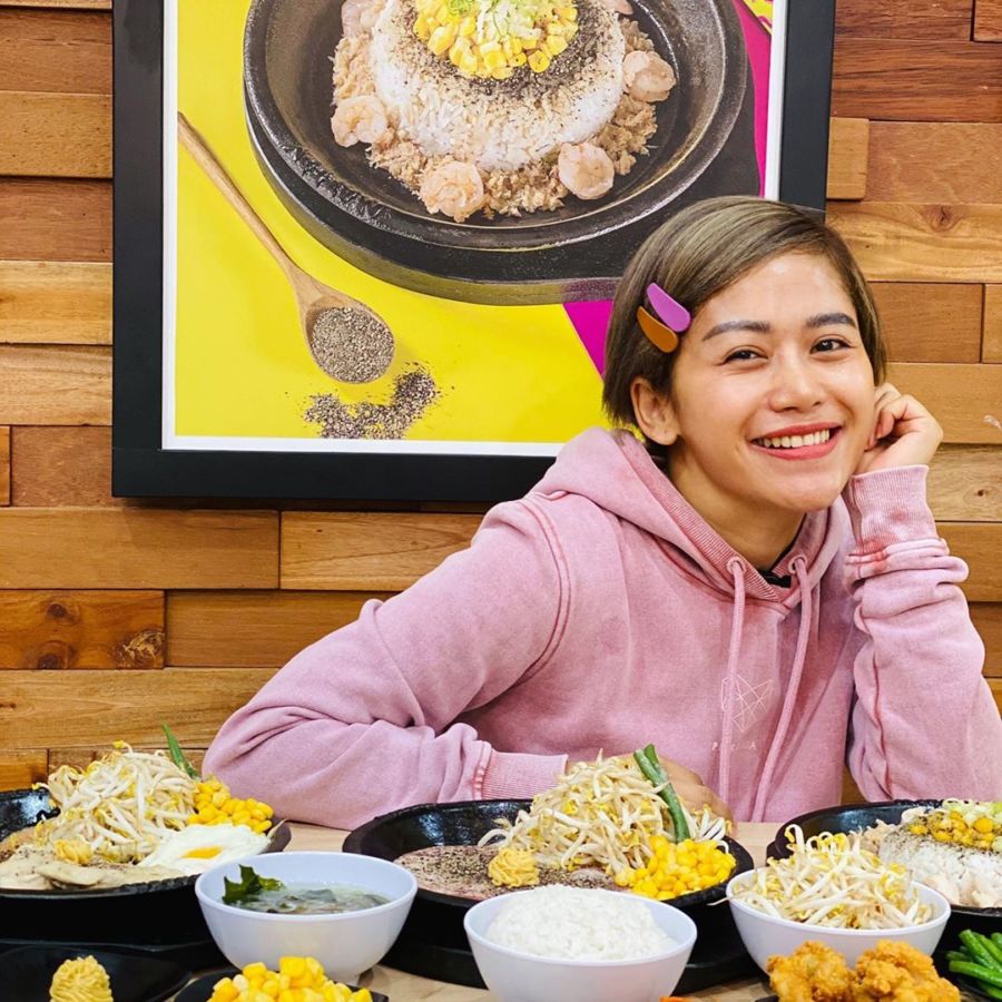 10 Food Vlogger Cewek di Indonesia yang Hobi Makan Banyak tapi Tetap ...