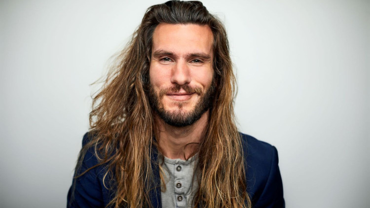 5 Alasan Cowok Mesti Cobain Gondrong Minimal Sekali Seumur Hidup ...