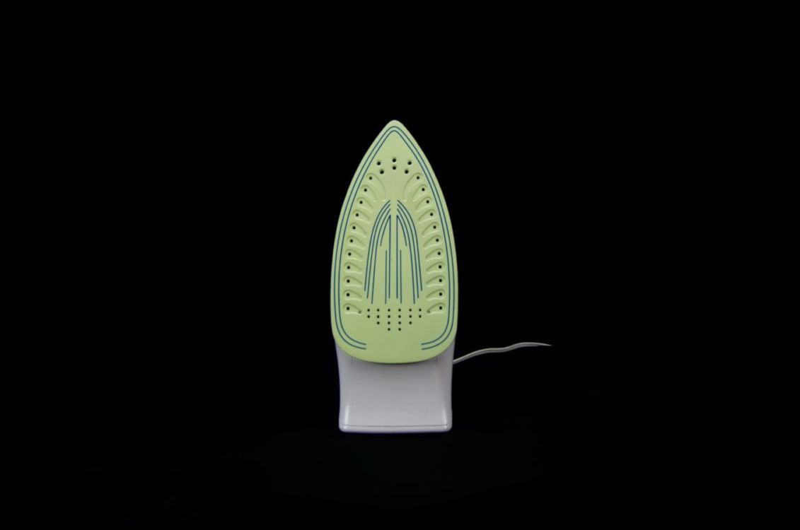 7 Cara Membersihkan Setrika yang Lengket Hingga Berkerak dengan Mudah