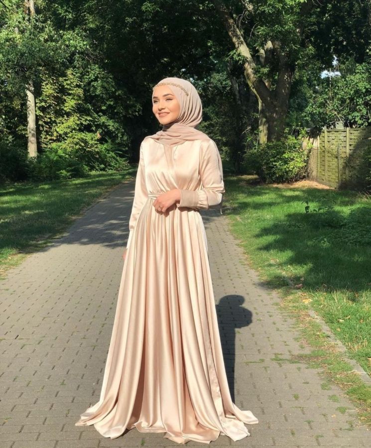 8 Model Gaun Bridesmaid Hijab yang Elegan