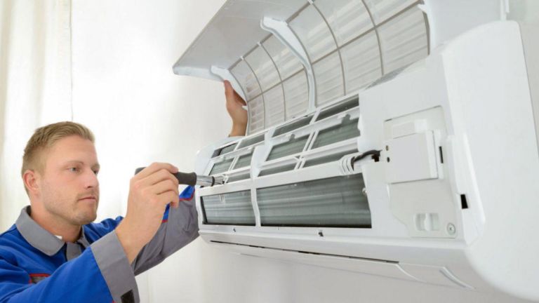 6 Cara Membersihkan AC Sendiri, Tak Perlu Panggil Servis