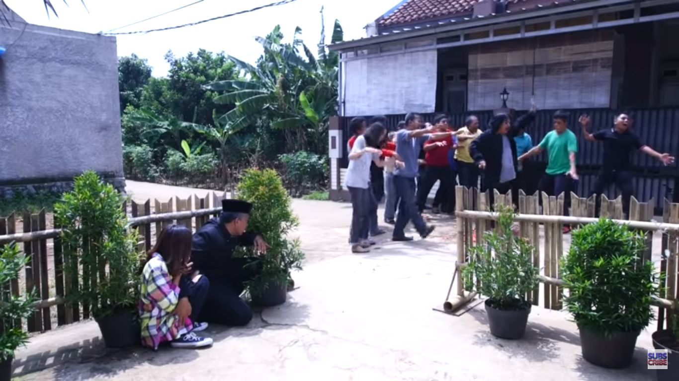 Cara Menyelamatkan diri Dari Zombie ala Sinetron Indonesia. Kocak!