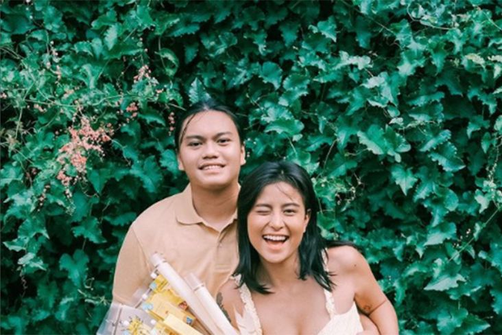 Warganet Heboh Lihat Curhat Galau Awkarin "Cara Hindari Sakit Hati"