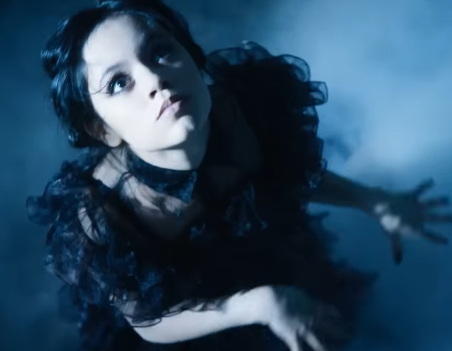 Kenali Goth Dance Iconic Jenna Ortega pada Serial Netflix Wednesday