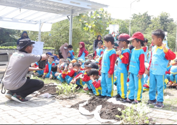 Merawat Bumi Harus Sejak Usia Dini