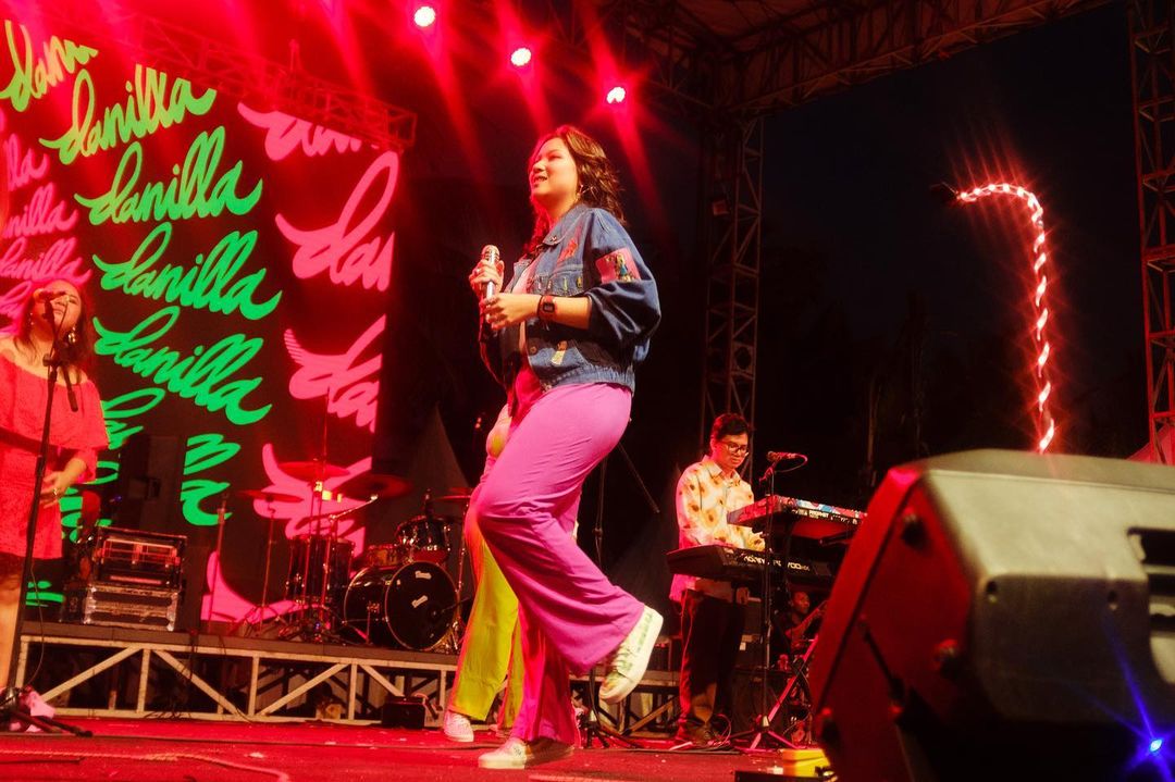Sosok Penyanyi Indie Danilla Riyadi