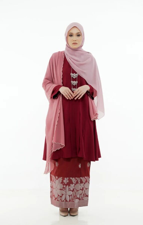 9 Warna Jilbab yang Cocok untuk Baju Warna Maroon, Tampilan Jadi Stylish!