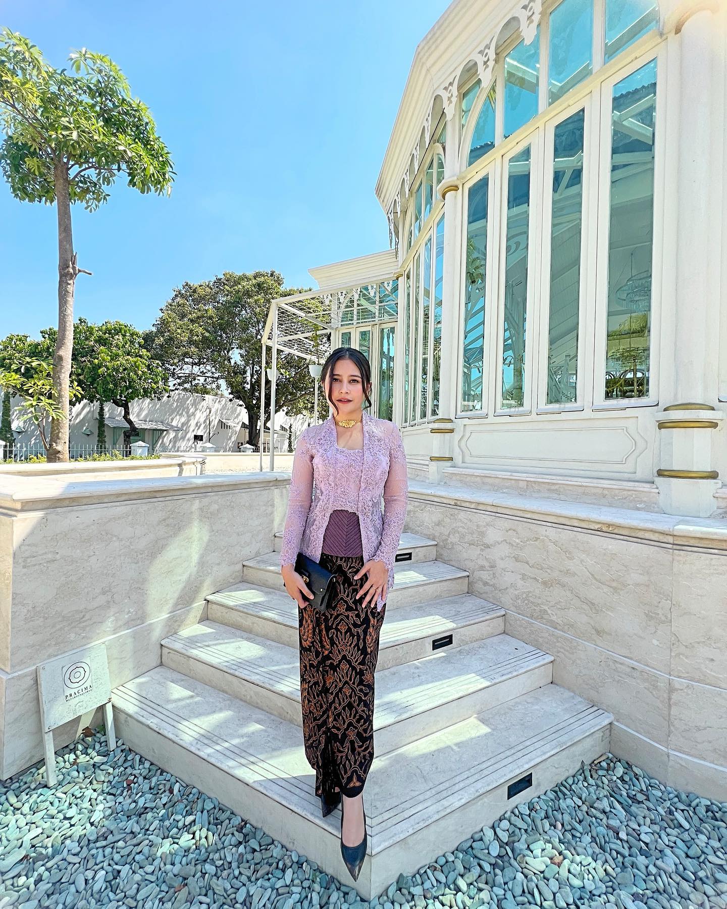 8 Model Baju untuk Orang Pendek agar Kelihatan Tinggi dan Gemas!