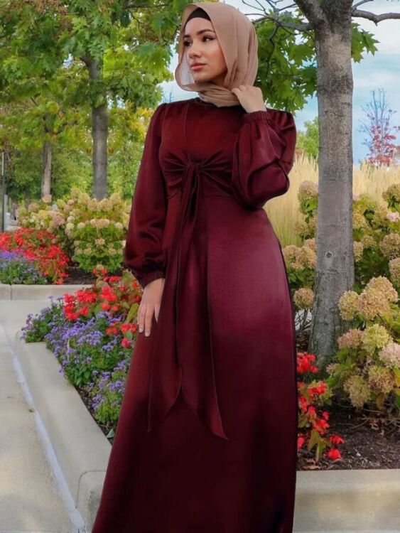 9 Warna Jilbab yang Cocok untuk Baju Warna Maroon, Tampilan Jadi Stylish!