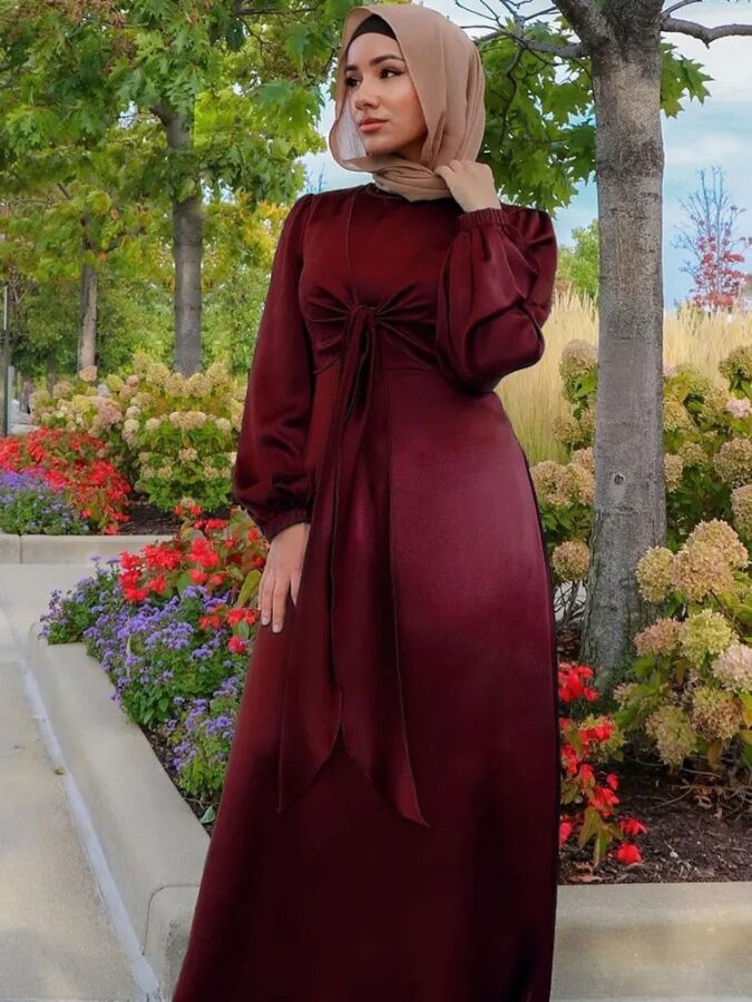 9 Warna Jilbab yang Cocok untuk Baju Warna Maroon, Tampilan Jadi Stylish!