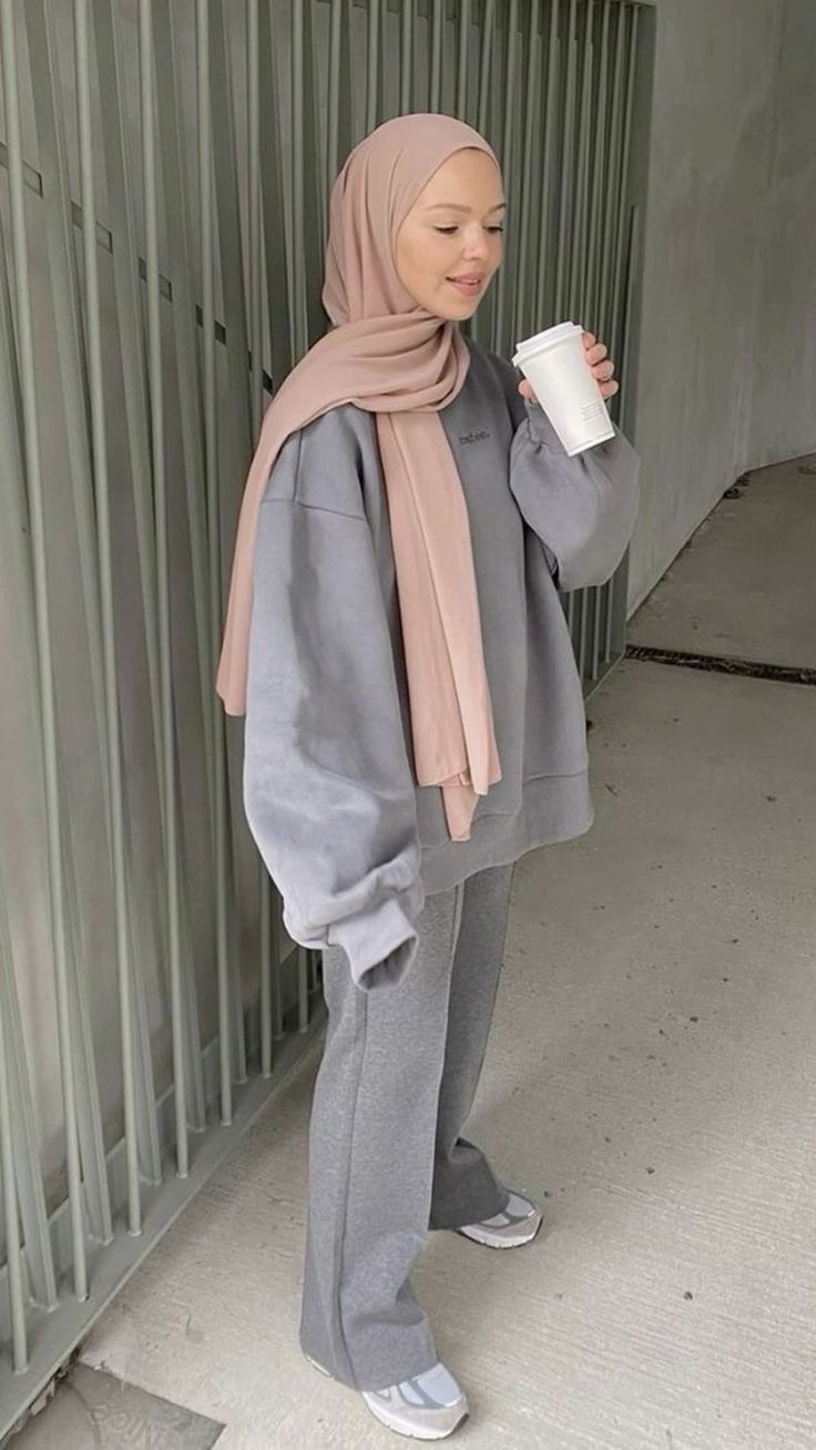 Baju Abu-abu cocok dengan Hijab Warna Apa? Ini Dia Rekomendasinya!