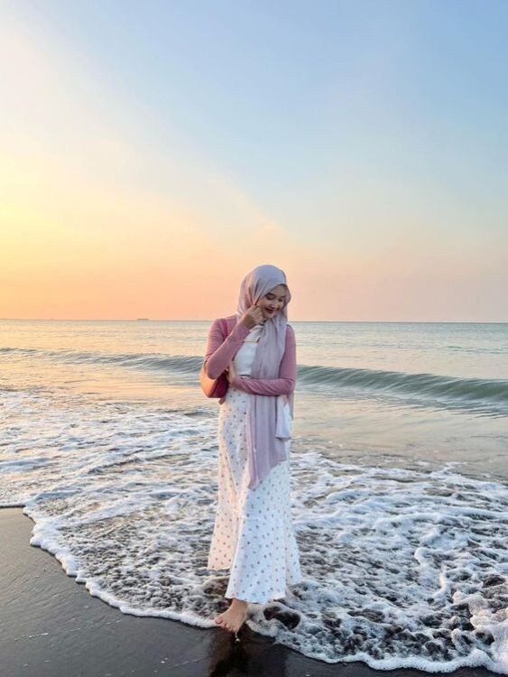 10 OOTD Pantai Hijab yang Stylish, Adem, dan Simple