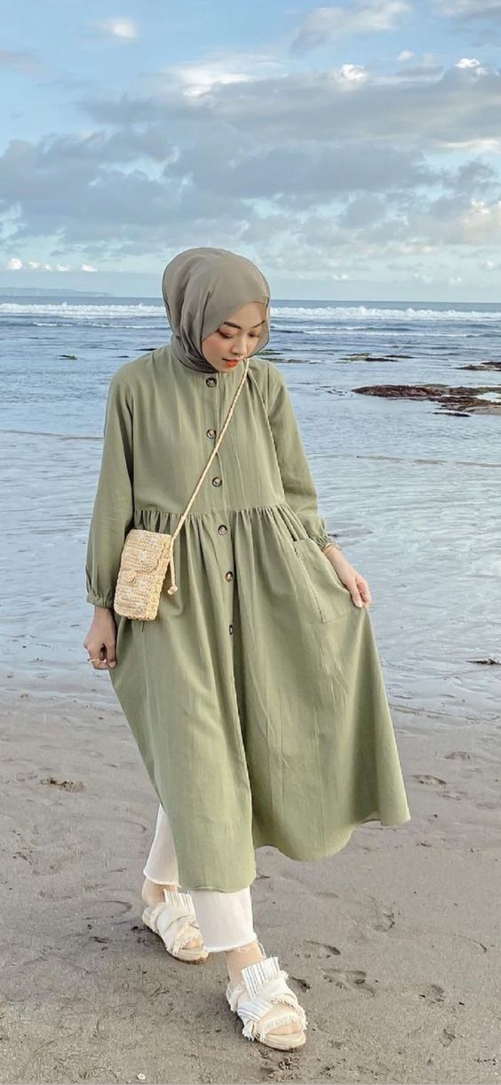 10 OOTD Pantai Hijab yang Stylish, Adem, dan Simple