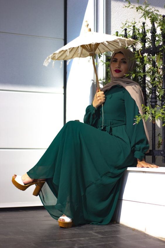 Baju Hijau Botol Cocok dengan 7 Warna Jilbab Ini, Bikin Kamu Tampil ...