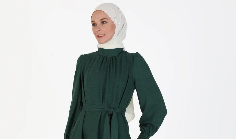 Baju Hijau Botol Cocok dengan 7 Warna Jilbab Ini, Bikin Kamu Tampil ...