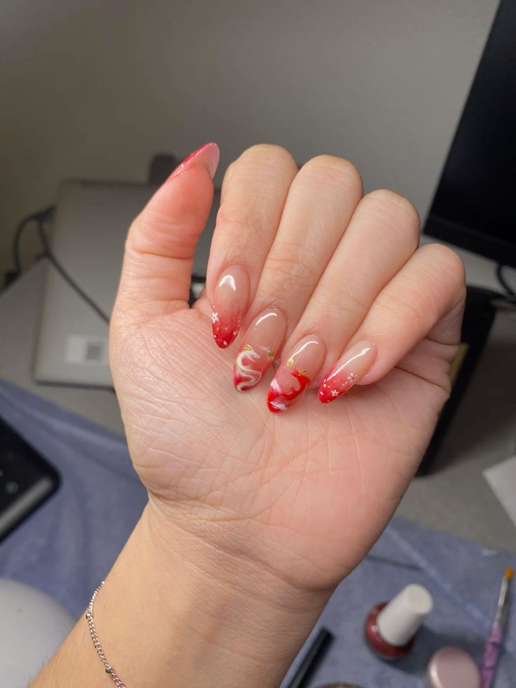 10 Ide Nail Art Imlek yang Estetik, Unik, dan Modern