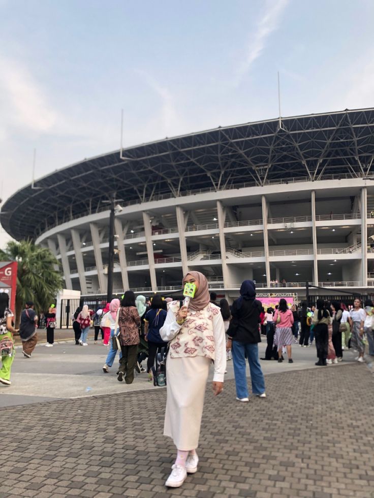 10 Ide OOTD Konser Hijab yang Stylish dan Nyaman Dipakai Berjam-jam