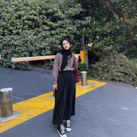 10 Ide OOTD Konser Hijab yang Stylish dan Nyaman Dipakai Berjam-jam