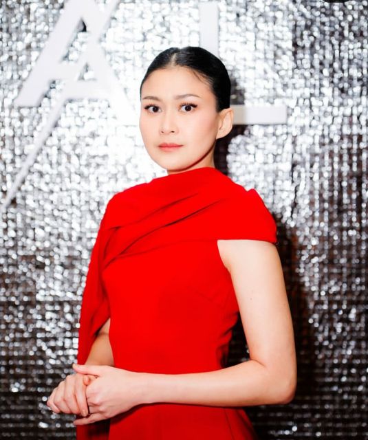 Film Thriller Psikologis Drama Netflix A Normal Woman: 7 Trauma Milla ...